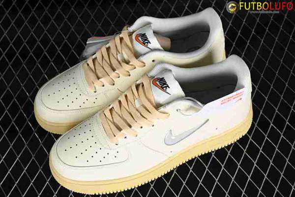 Nuevas Nike Air Force 1'07 Low Amarillo DO9456-100
